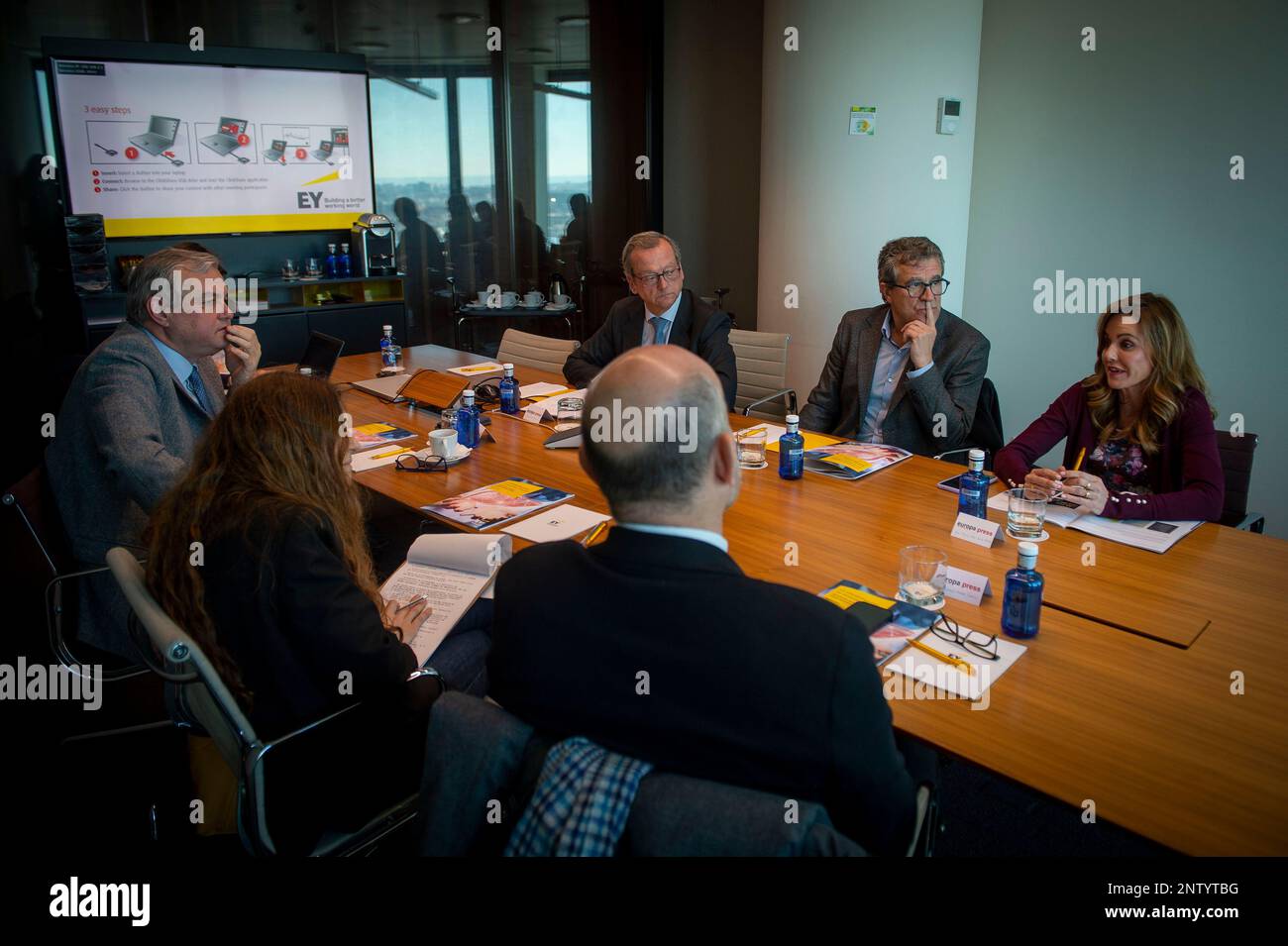 The Senior Advisor of EY Health Sector, Jaime del Barrio (3r); the Head ...
