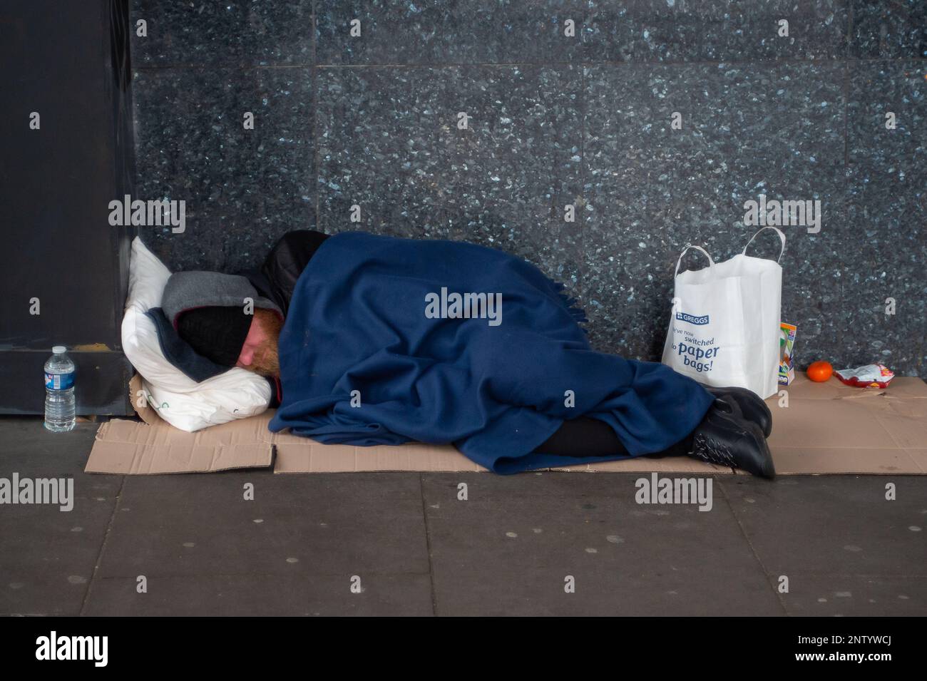 Homless men sleeping hi-res stock photography and images - Alamy