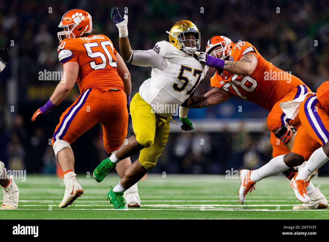 Notre Dame Fighting Irish offensive lineman Trevor Ruhland (57) during ...