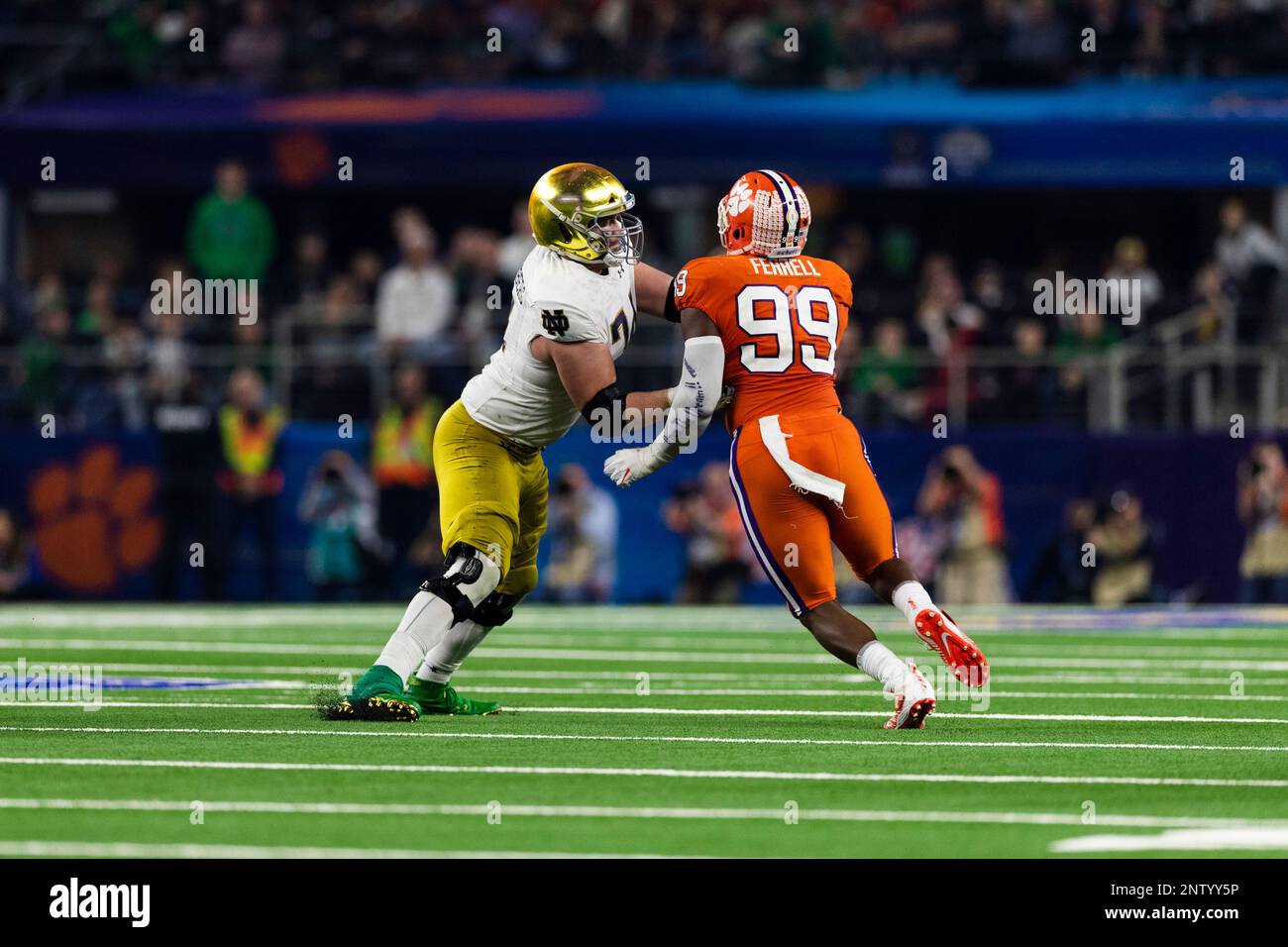 Notre Dame Fighting Irish offensive lineman Liam Eichenberg (74) and ...