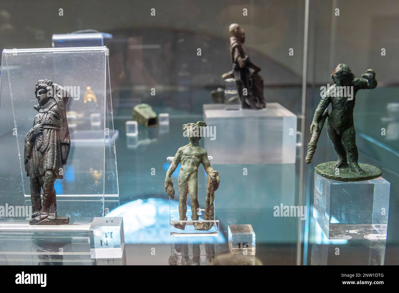 national archeologic museum: bronze little statues, i century ad ...