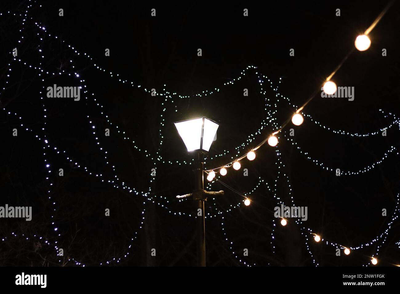 Vintage street light hi-res stock photography and images - Alamy