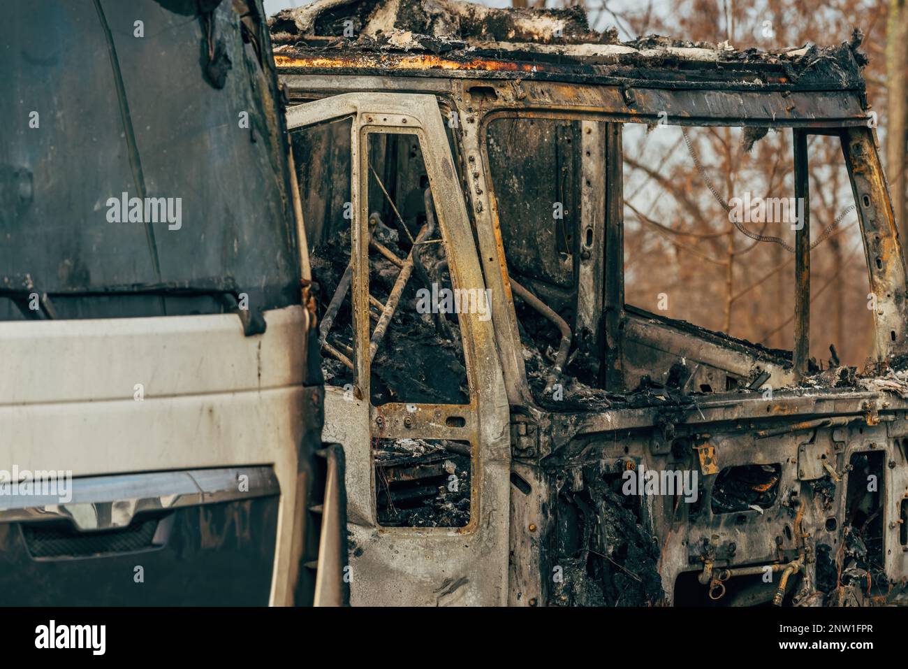 Semi truck with flames hi-res stock photography and images - Alamy