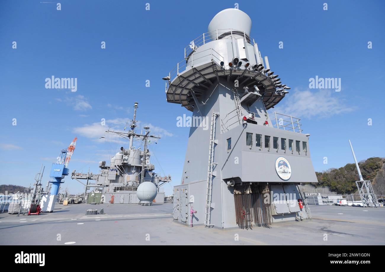 The control tower (R) of the U.S. 7th Fleet flagship USS Blue Ridge ...