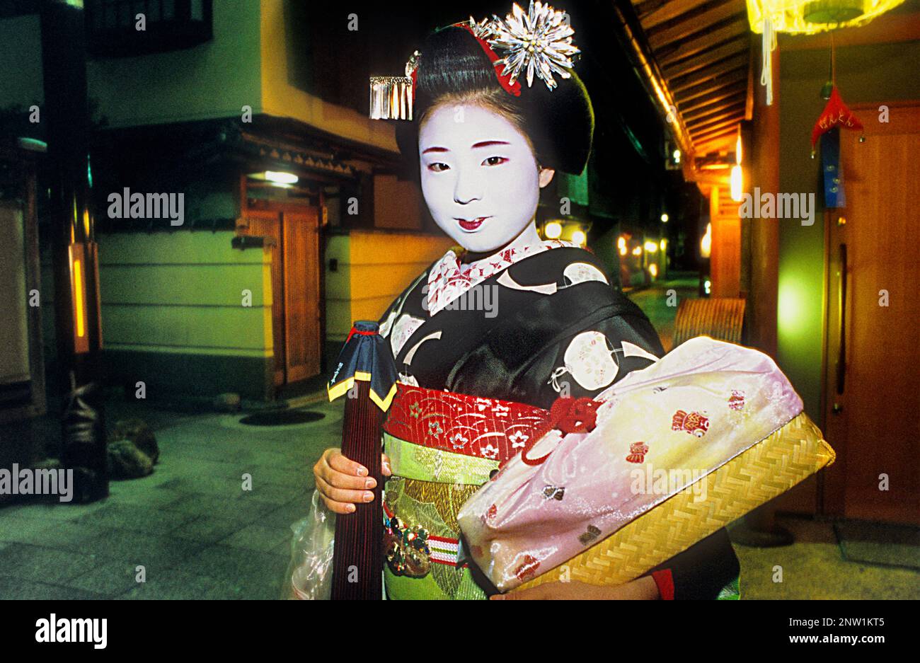 Maiko, (geisha apprentices), in Pontocho, a traditional Japanese night ...