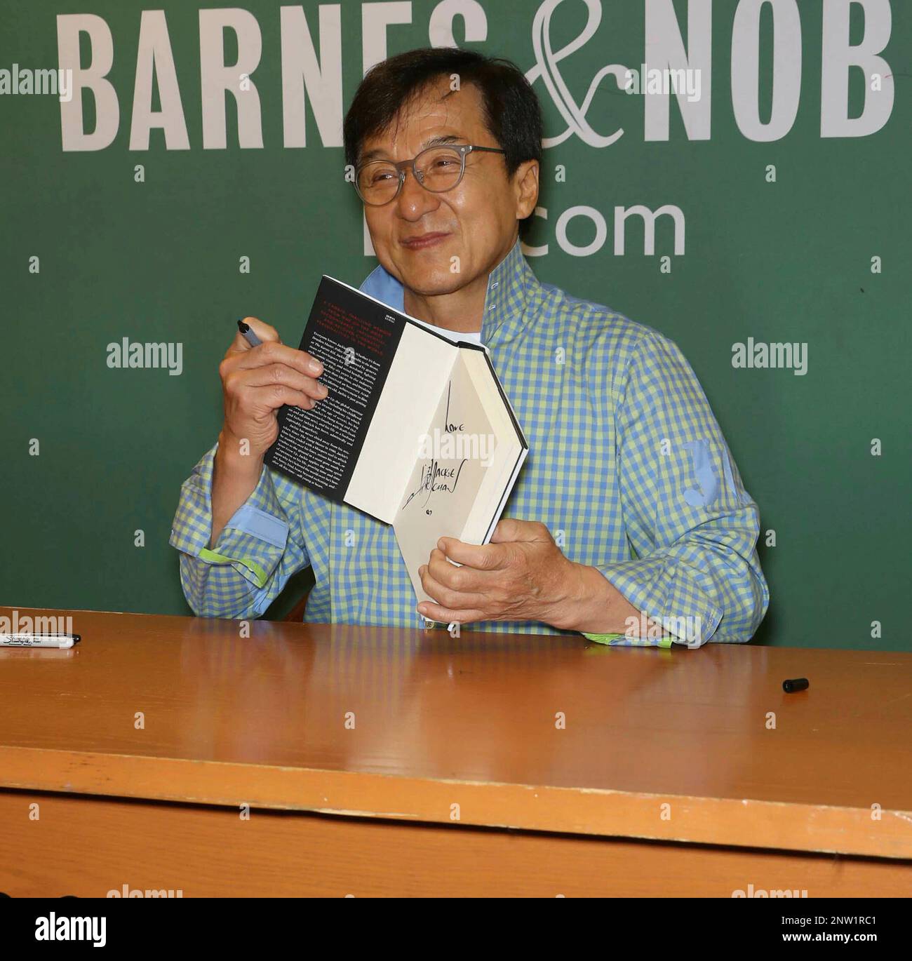 Photo by: John Nacion/STAR MAX/IPx 2019 1/22/19 Jackie Chan signs ...