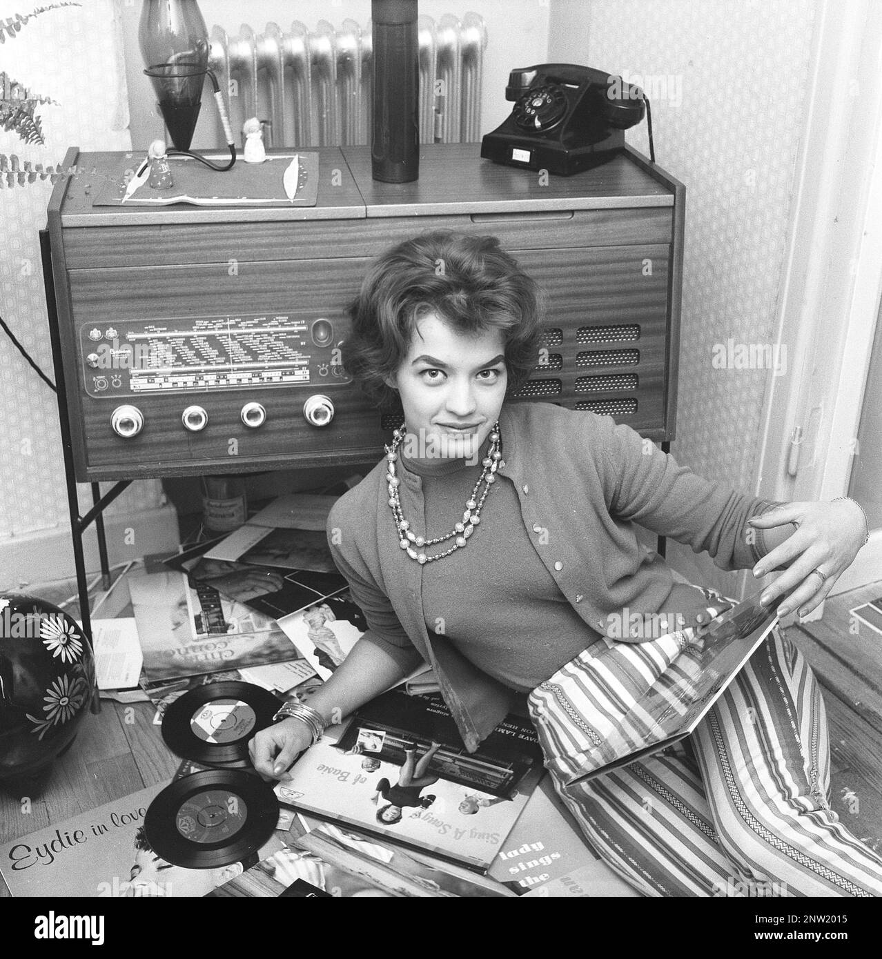 Vintage radio floor Black and White Stock Photos & Images - Alamy