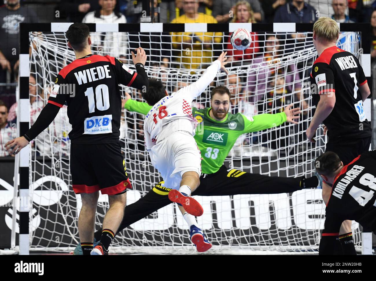 Croatia's Igor Karacic (2l) with Germany's Torwart Andreas Wolff during ...
