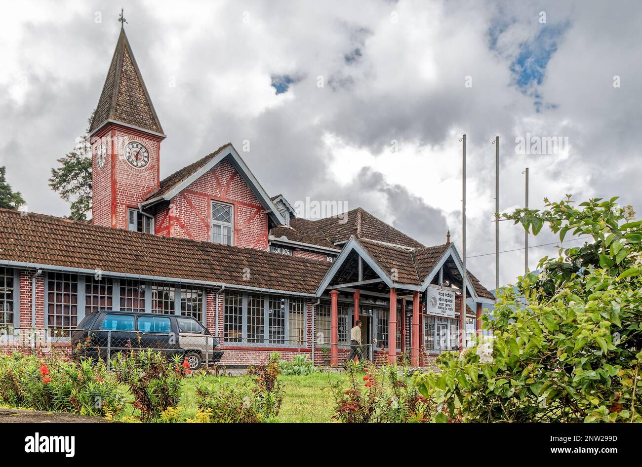 Tudor revival architecture hi-res stock photography and images - Alamy