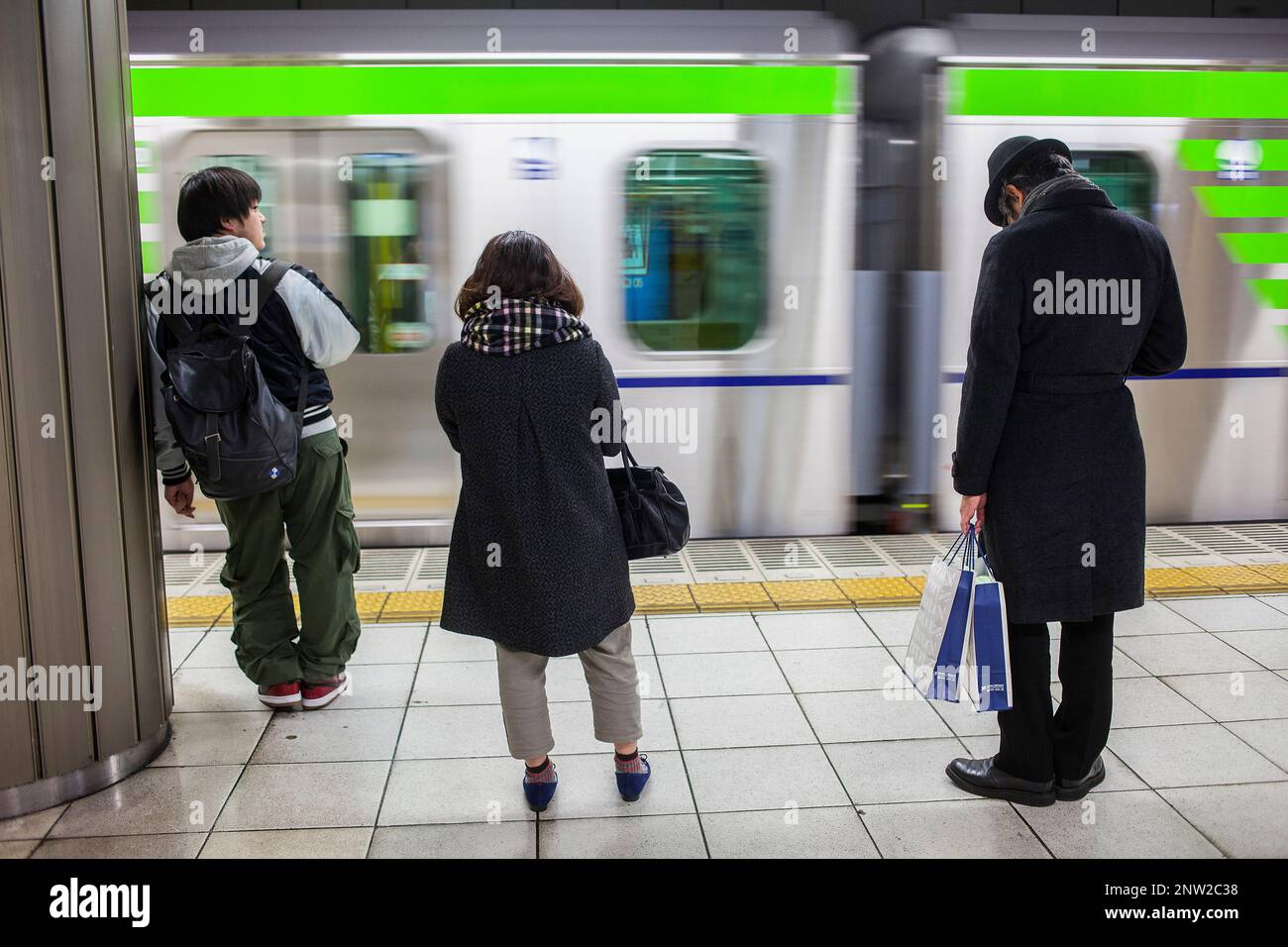Subway, Korakuen station, Tozai Line, Tokyo, Japan Stock Photo - Alamy