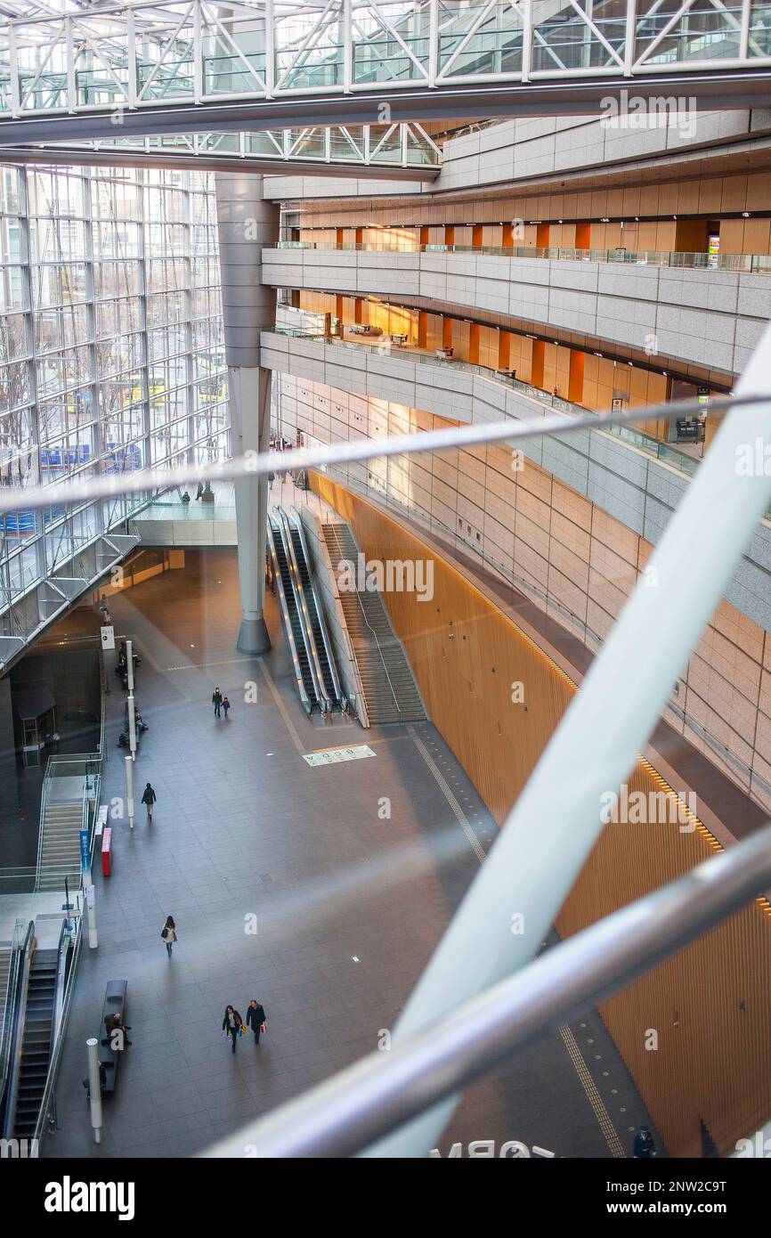 Tokyo International Forum, Congress center by architect Rafael Vinoly ...