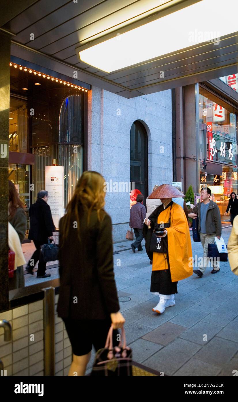 Chuo dori shopping street in ginza hi-res stock photography and images ...