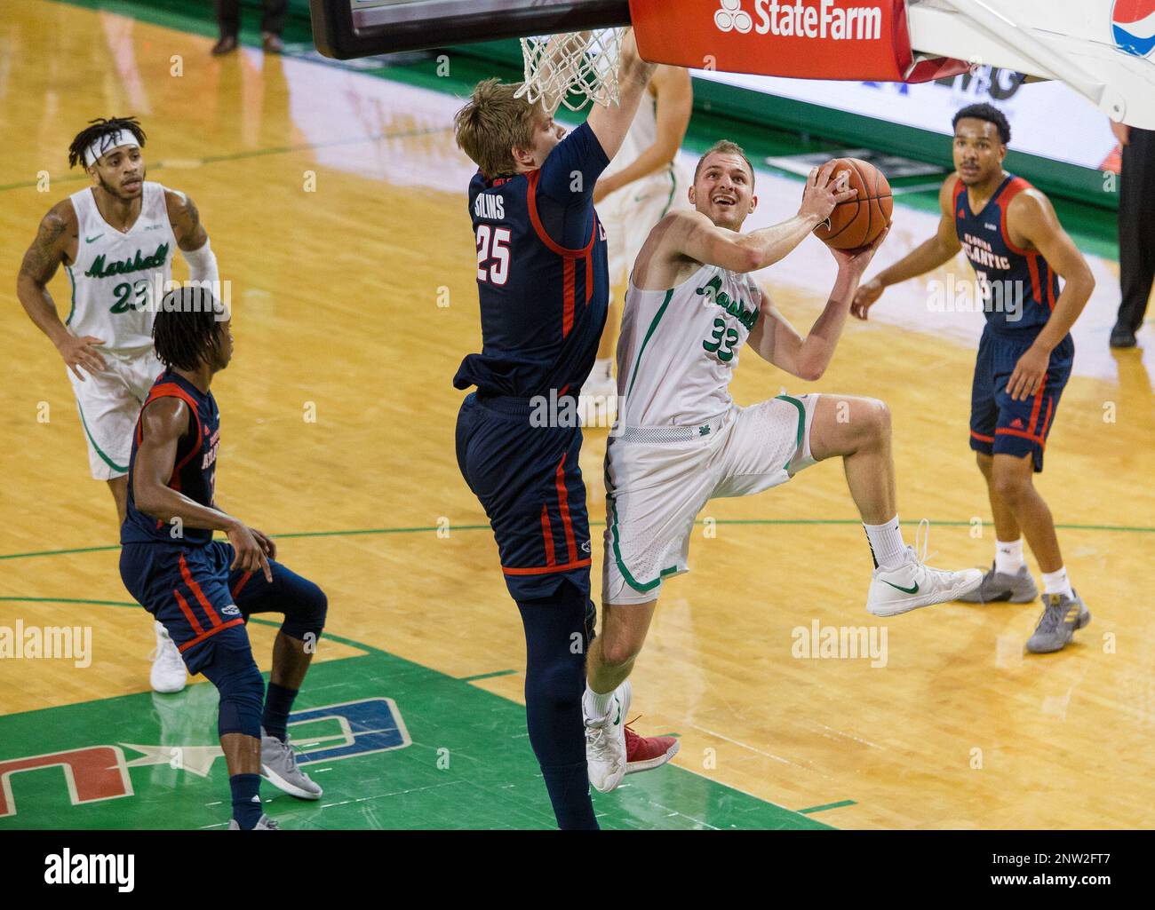 Marshall's Jon Elmore (33) shoots against Florida Atlantic's Karlis ...