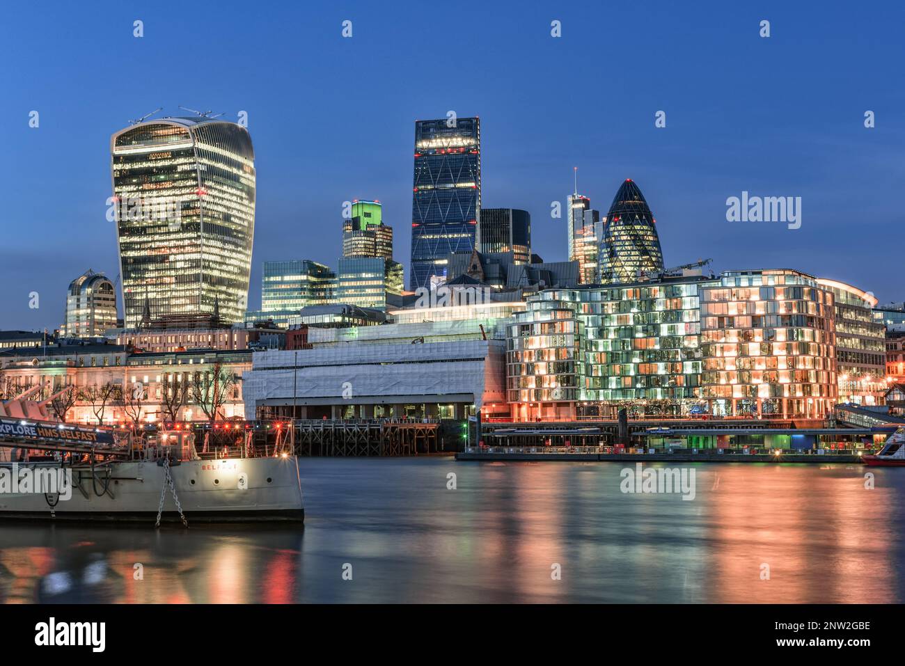 Thames river night view ship hi-res stock photography and images - Alamy