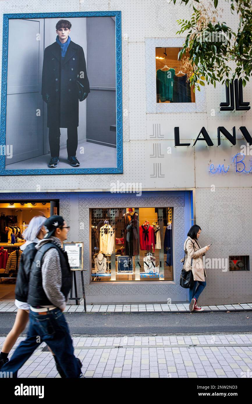 Street scene in Cat Street, Omotesando, Tokyo, Japan Stock Photo - Alamy