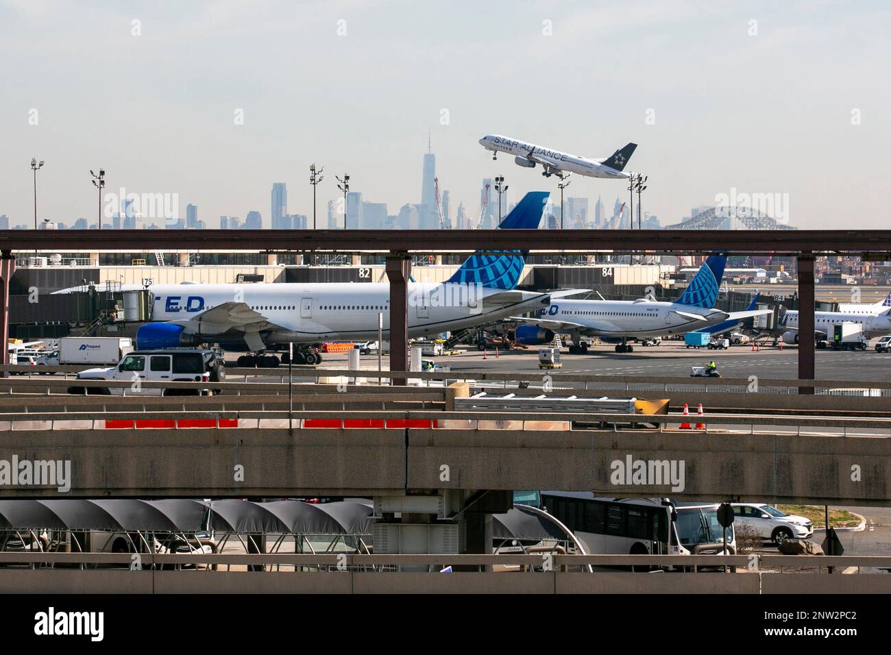 A Star Alliance plane takes off from Newark Liberty International ...