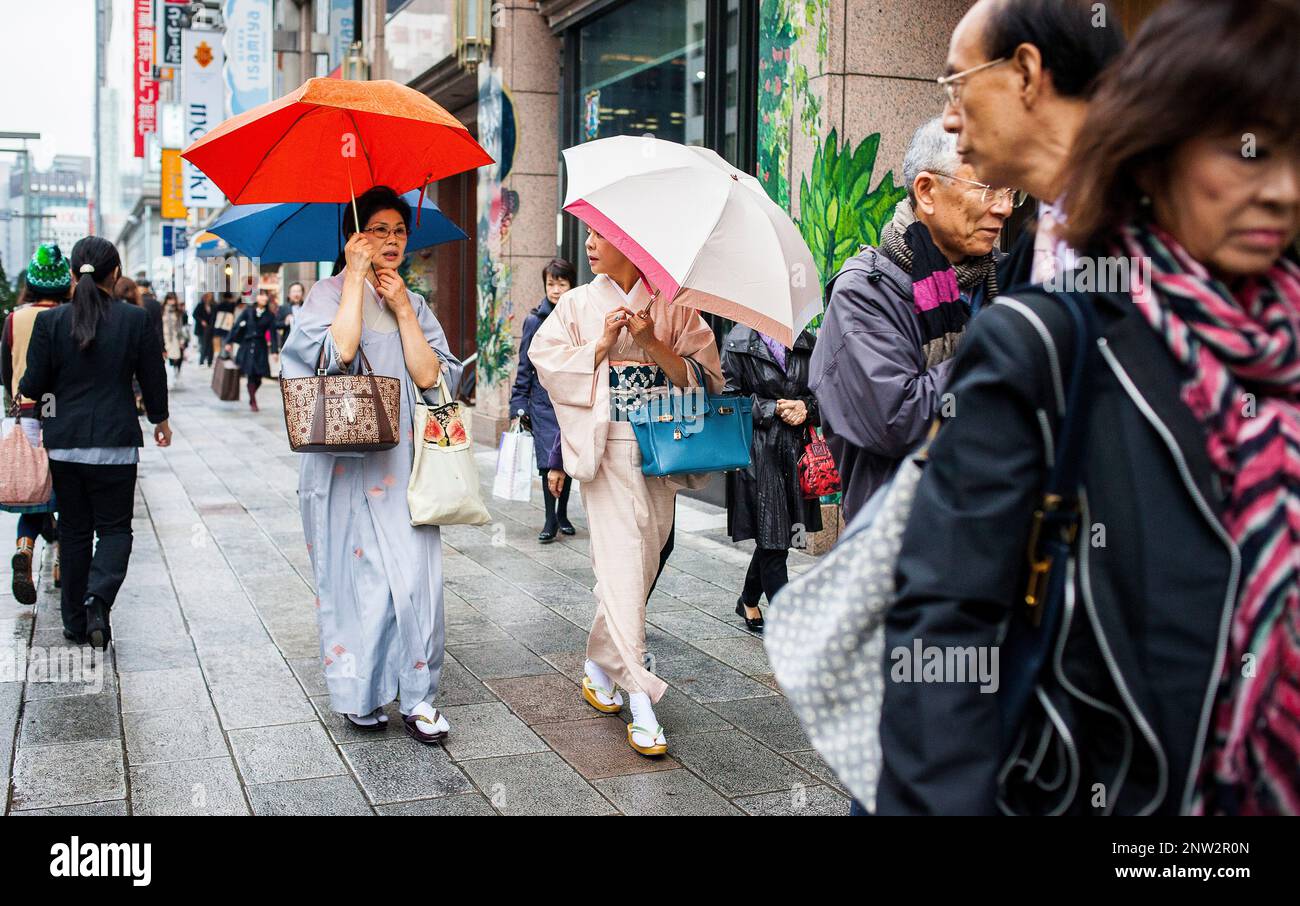 street scene, Chuo St, Ginza,Tokyo, Japan Stock Photo - Alamy