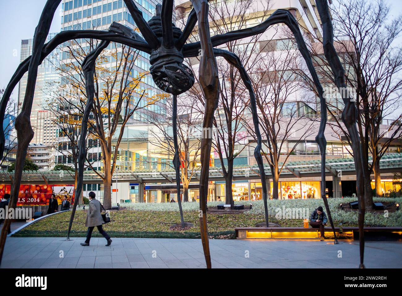 Giant spider of Louise Bourgeois, in Roppongi Hills, Tokyo, Japan Stock ...