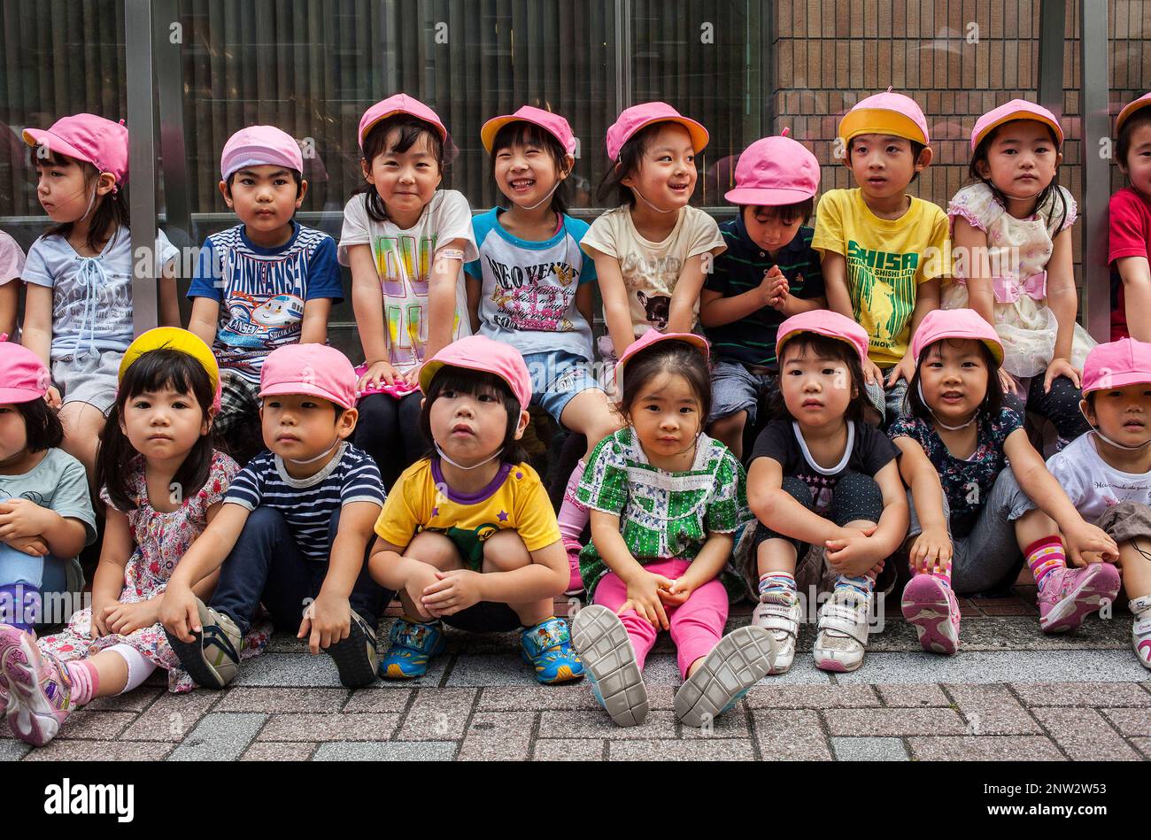 children waiting for look the Sanno Matsuri parade, near the Ichigaya ...
