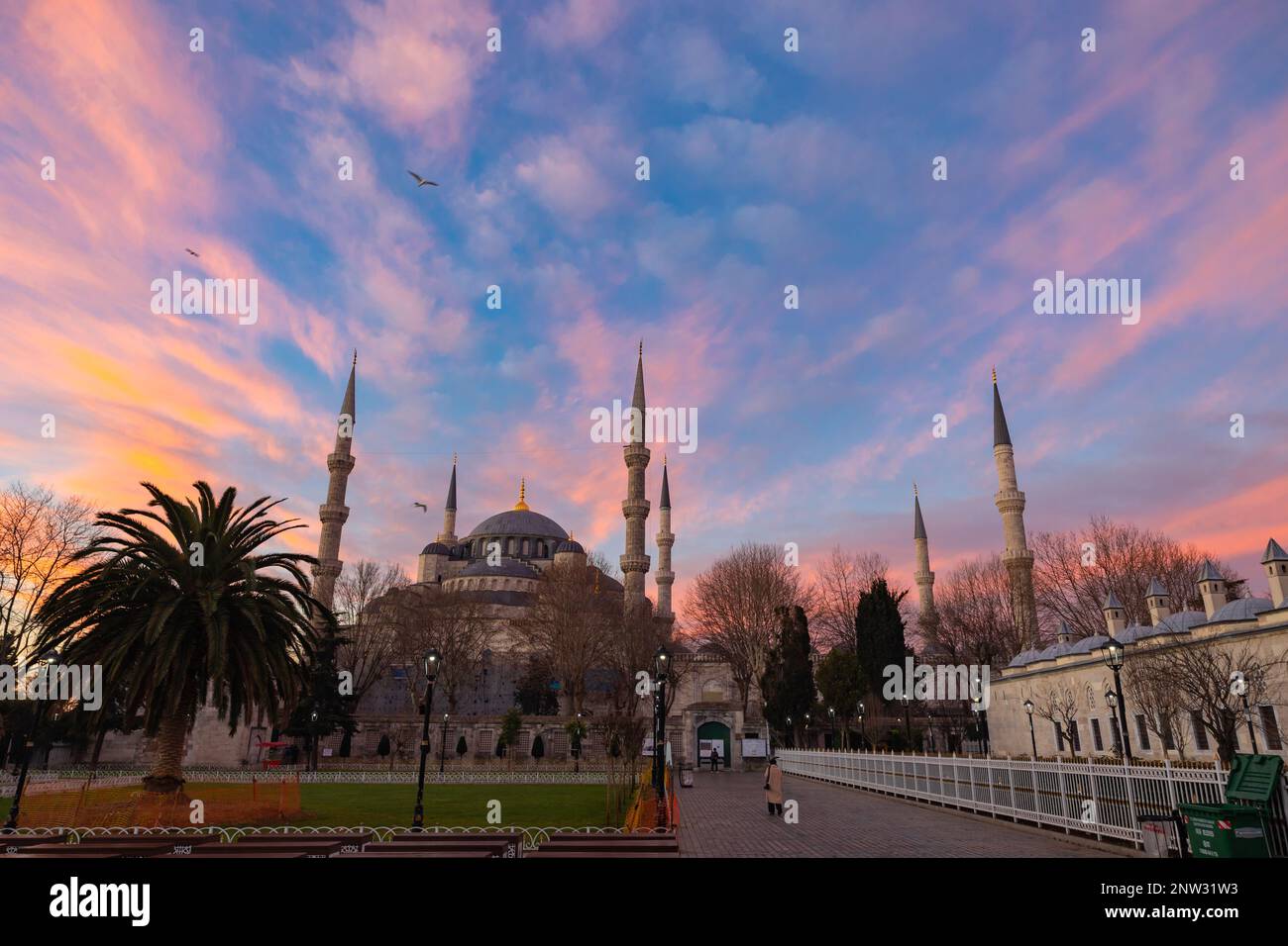 Blue Mosque or Sultanahmet Camii in the morning with orange clouds ...
