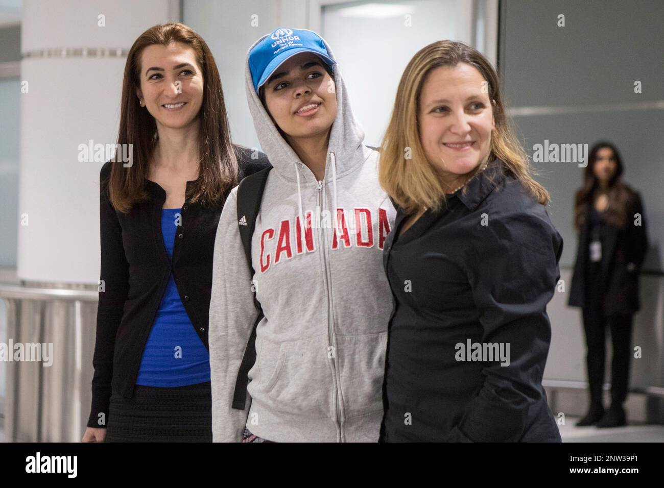 Rahaf Mohammed Alqunun, 18, center, stands with Canadian Minister of ...