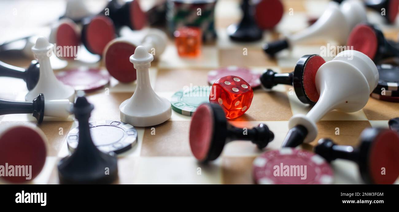 Chess pieces on playing card hi-res stock photography and images - Alamy