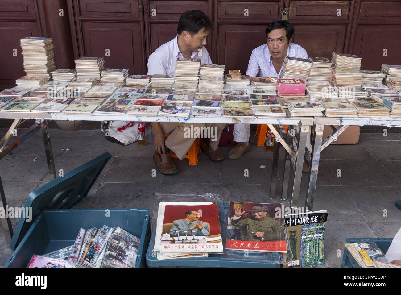 Flea market in Shanghai,China Stock Photo - Alamy