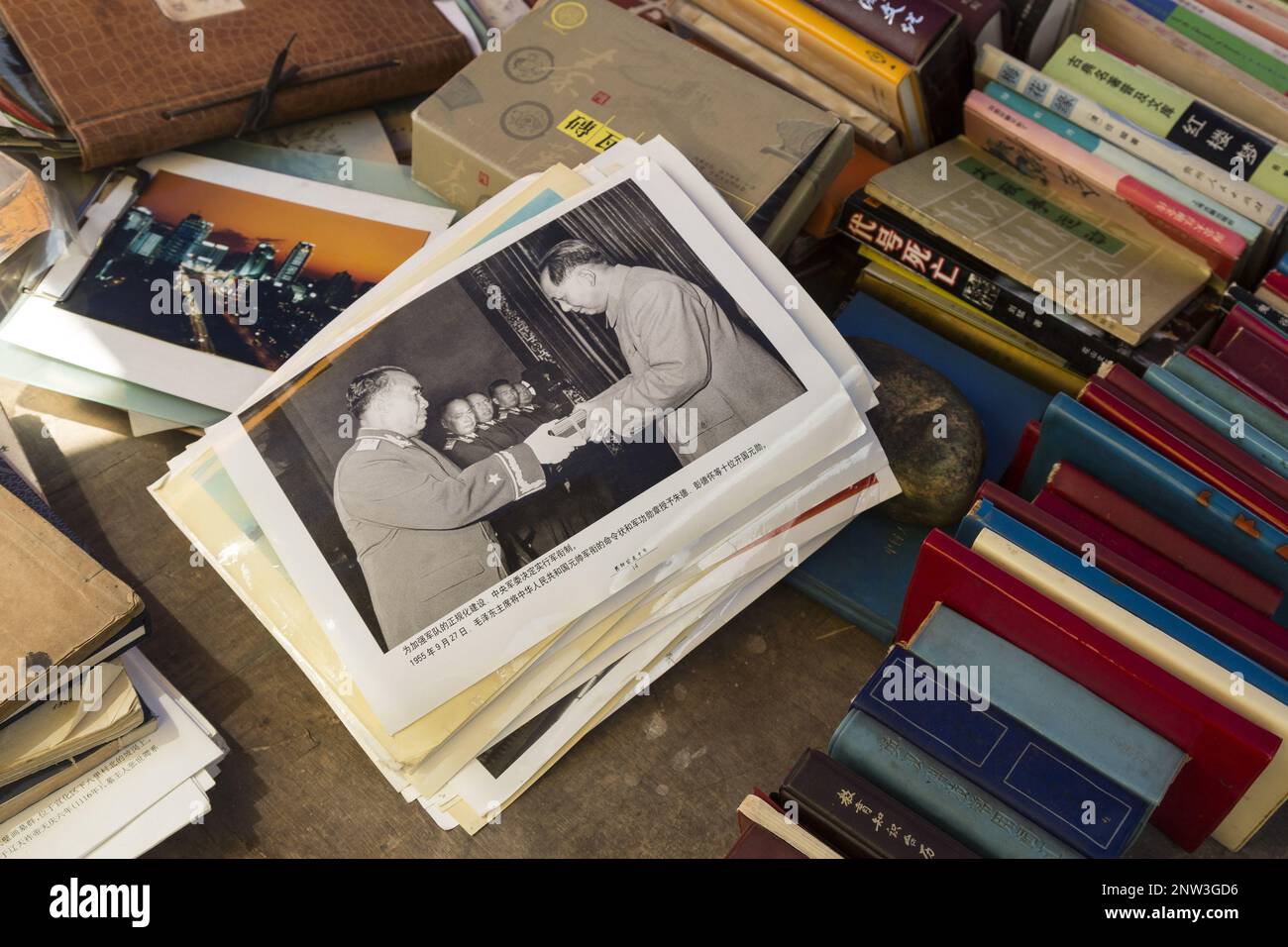 Flea market in Shanghai,China Stock Photo - Alamy