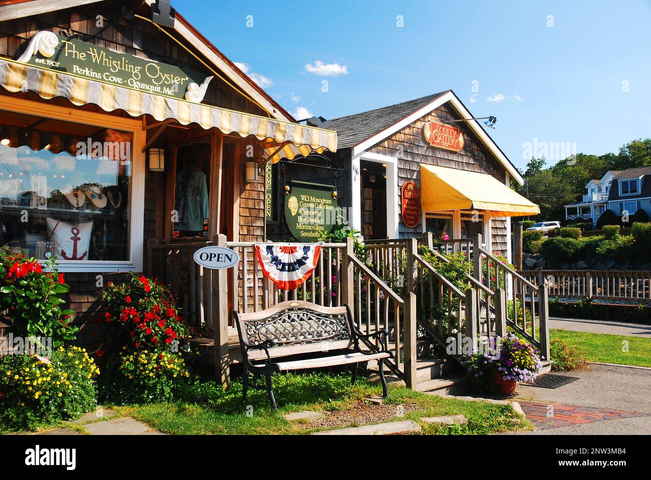 Small retail shops hi-res stock photography and images - Alamy