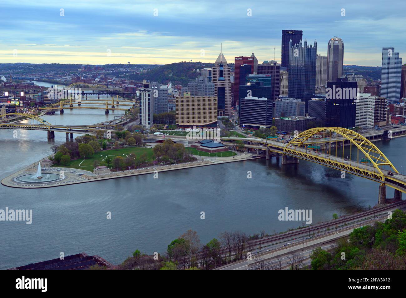 Pittsburgh at the confluence of the rivers Stock Photo - Alamy