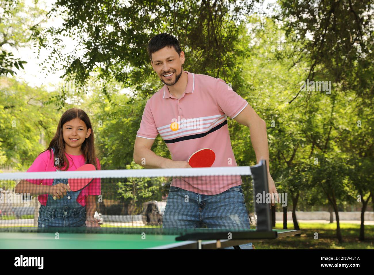 Happy man with his daughter playing ping pong in park Stock Photo - Alamy