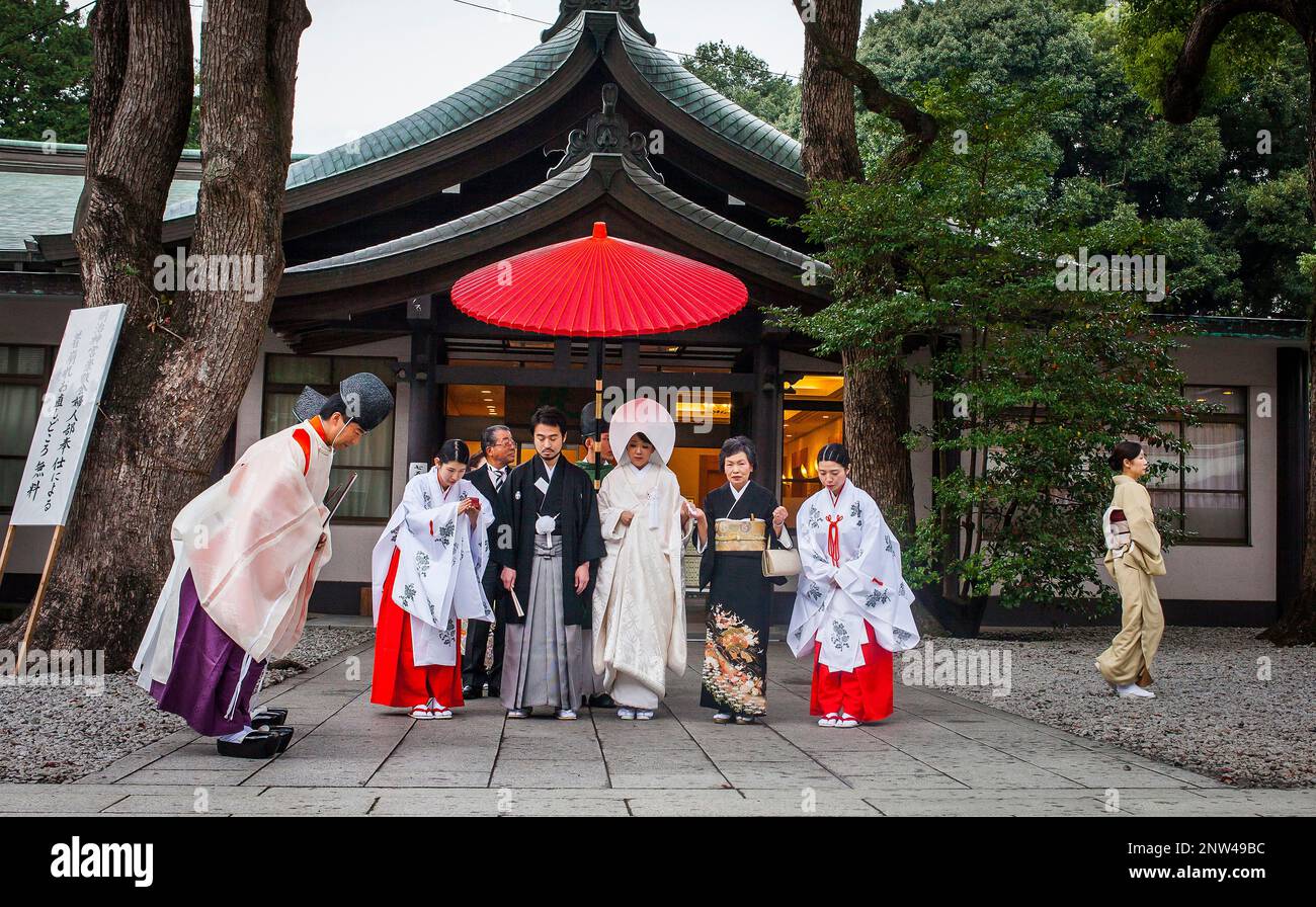 Sanctuary of Meiji Jingu, Traditional wedding, Tokyo, Japan Stock Photo ...