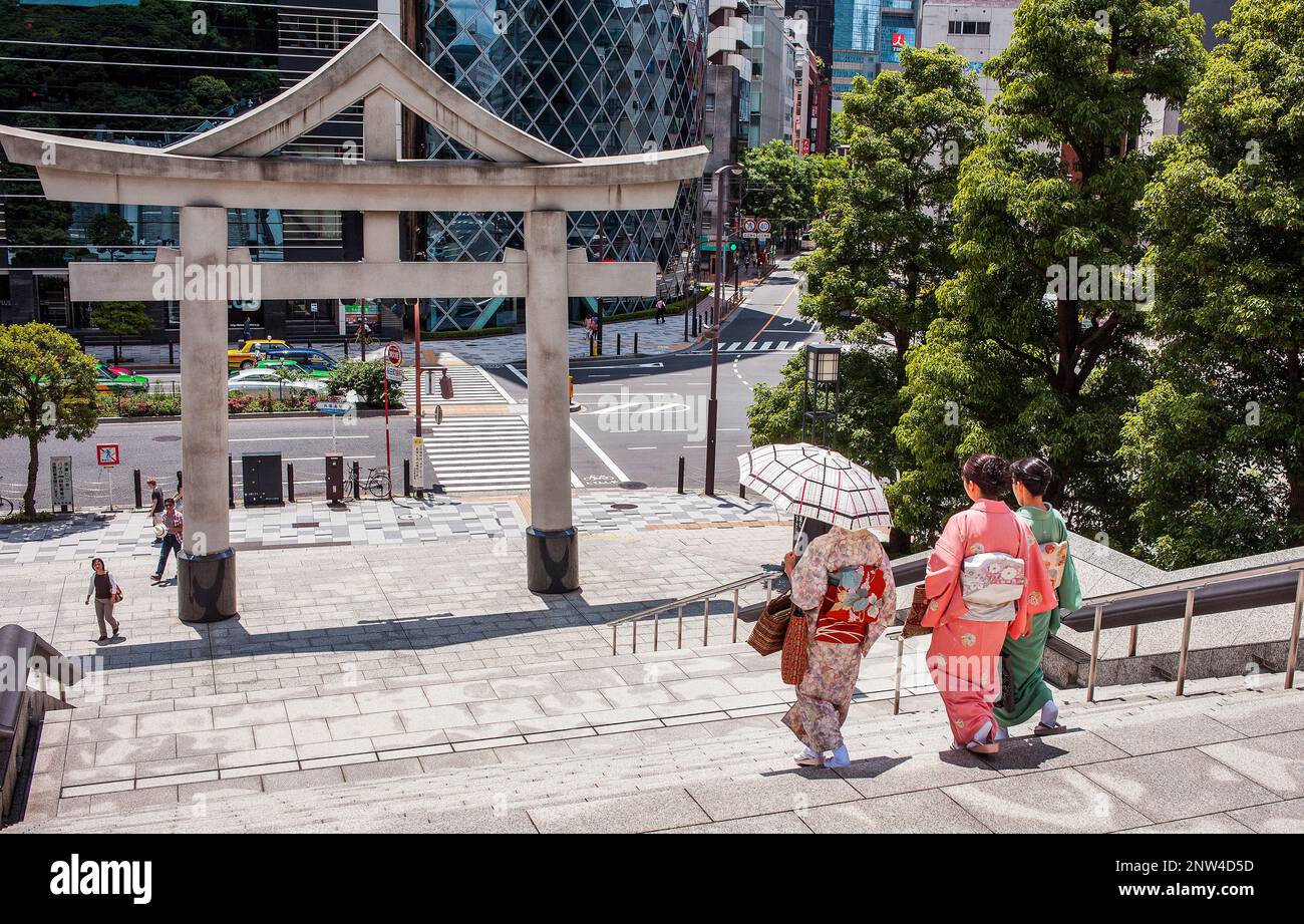 Women at main entrance of HieJinja shrine, Nagata-cho.Tokyo city, Japan ...