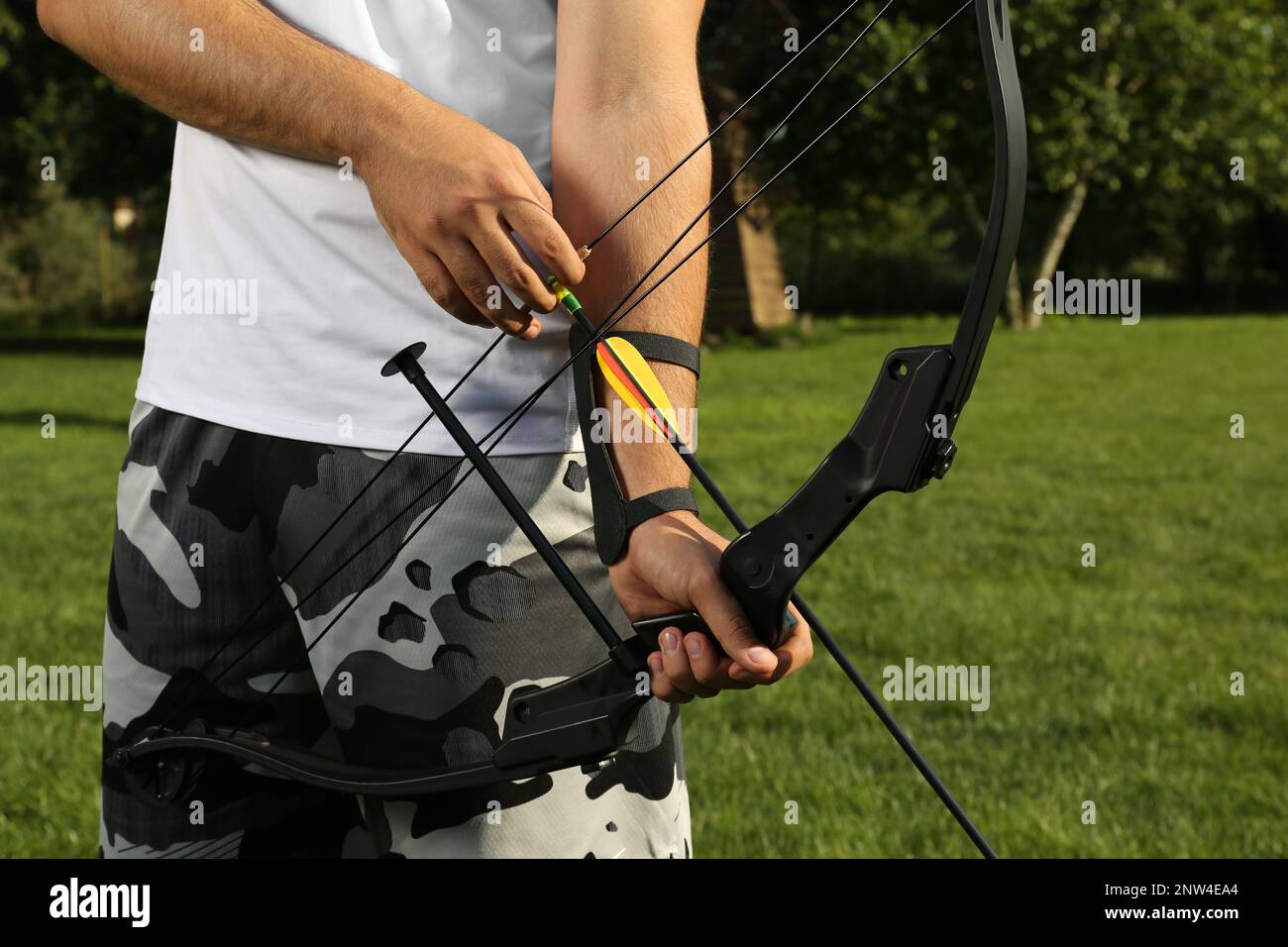 Person shooting recurve bow hi-res stock photography and images - Alamy