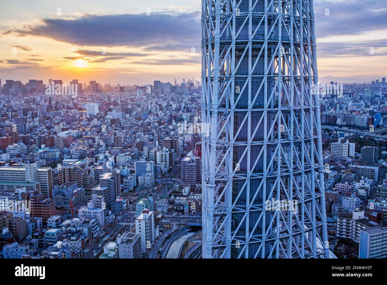 Sunset, detail of Skytree tower and northern skyline of the city, Tokyo ...