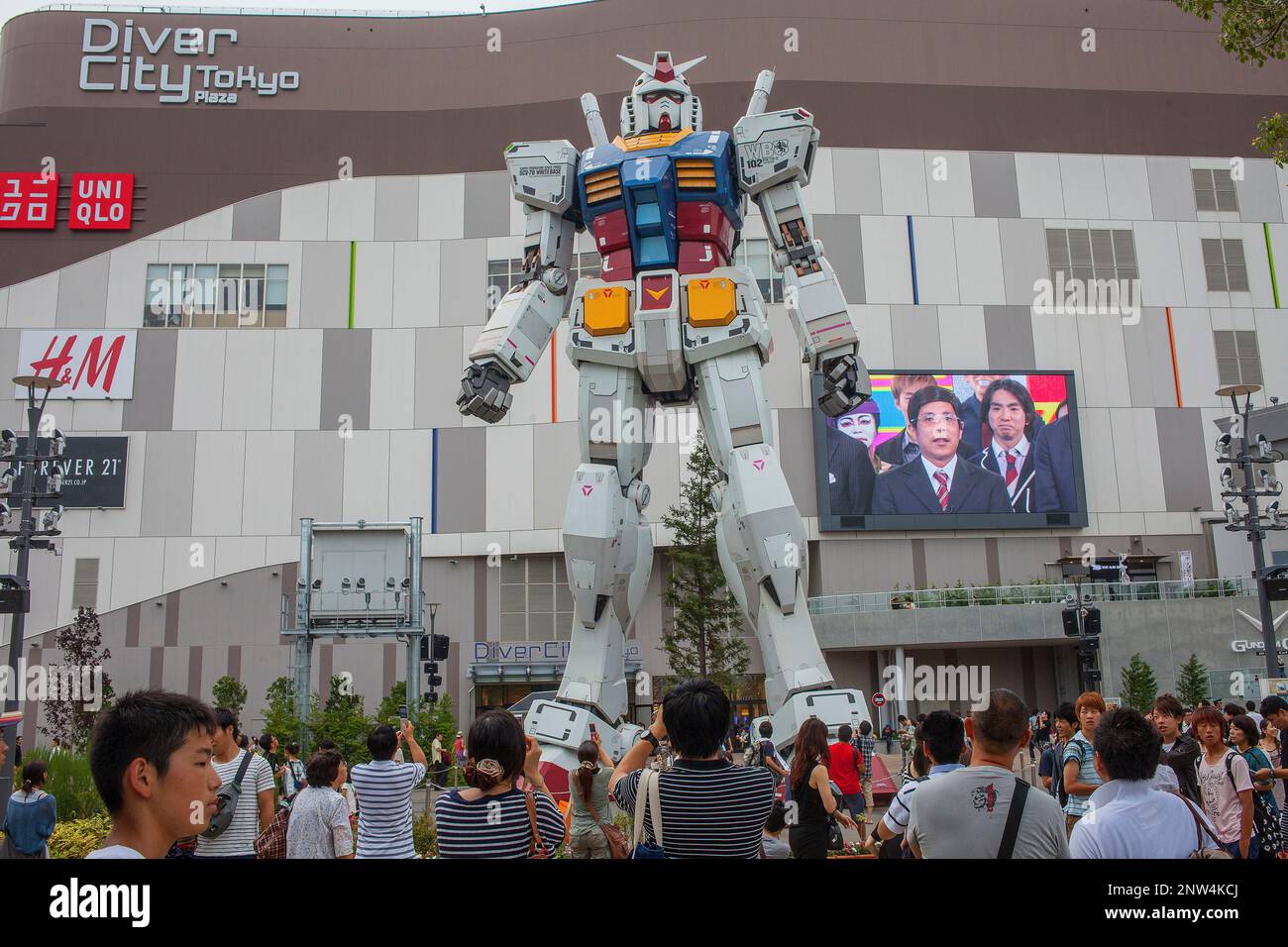 Gundam robot in Diver City Tokyo Plaza, in Odaiba (artificial island ...
