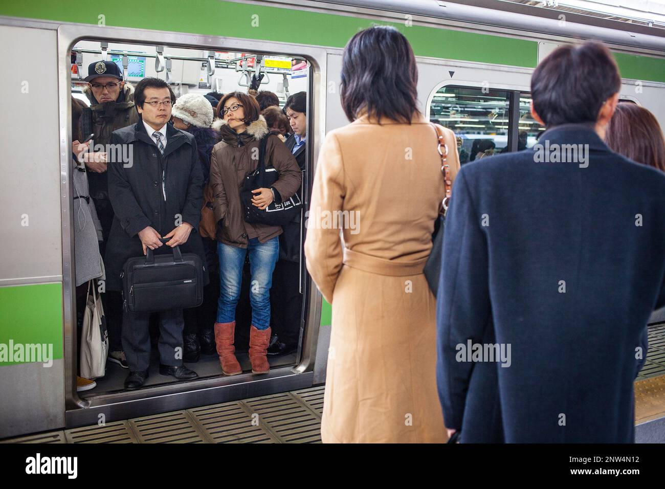 Rush hour at JR Shinjuku Railway station.Yamanote Line.Shinjuku, Tokyo ...