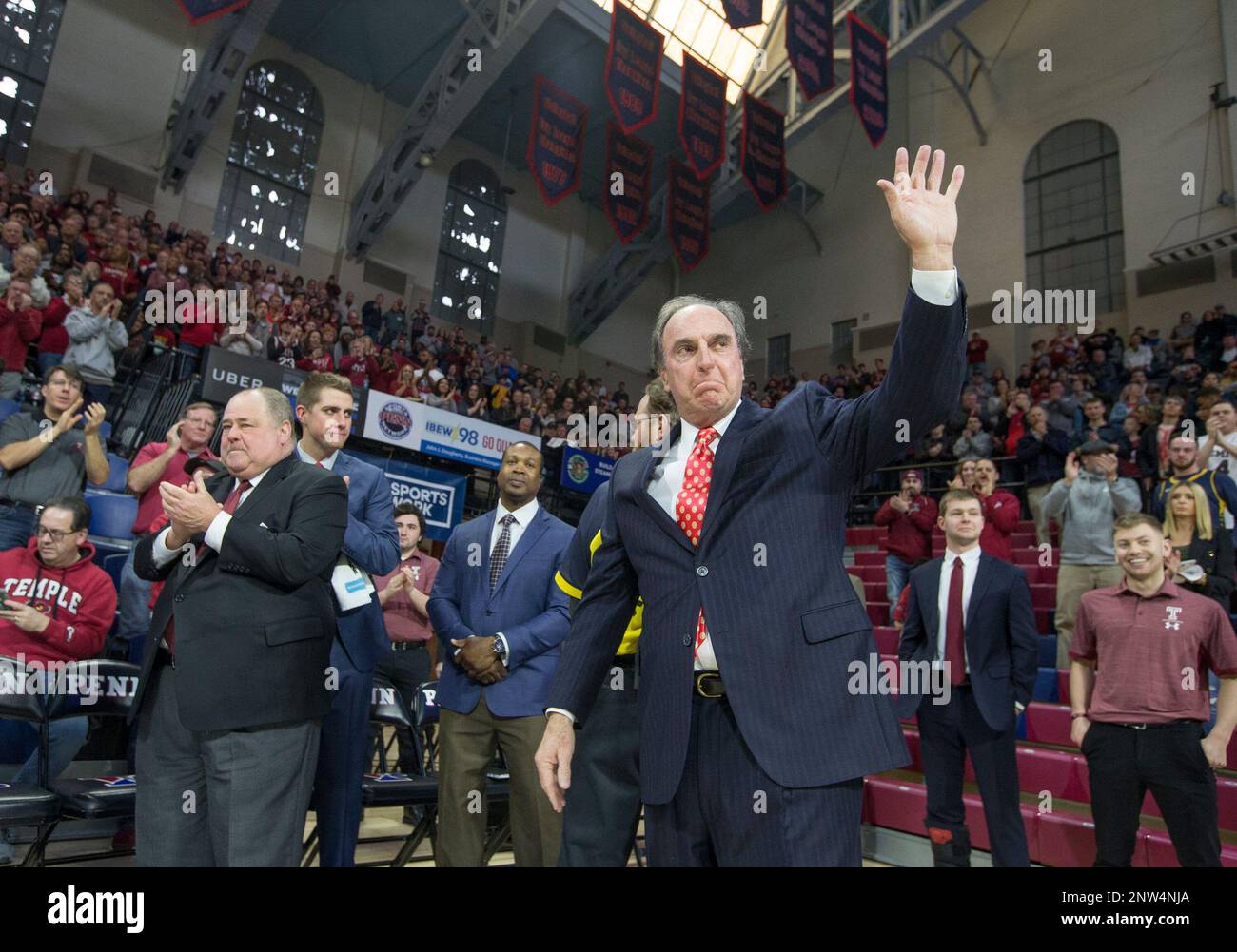 Temple Coach Fran Dunphy acknowledges the standing ovation before their ...