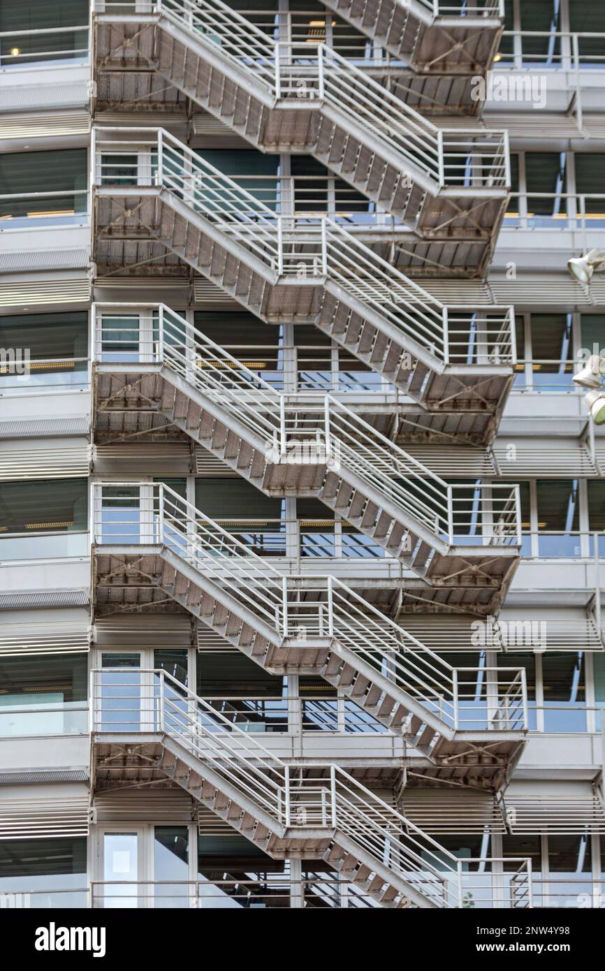 External steel fire escape stairs hi-res stock photography and images ...