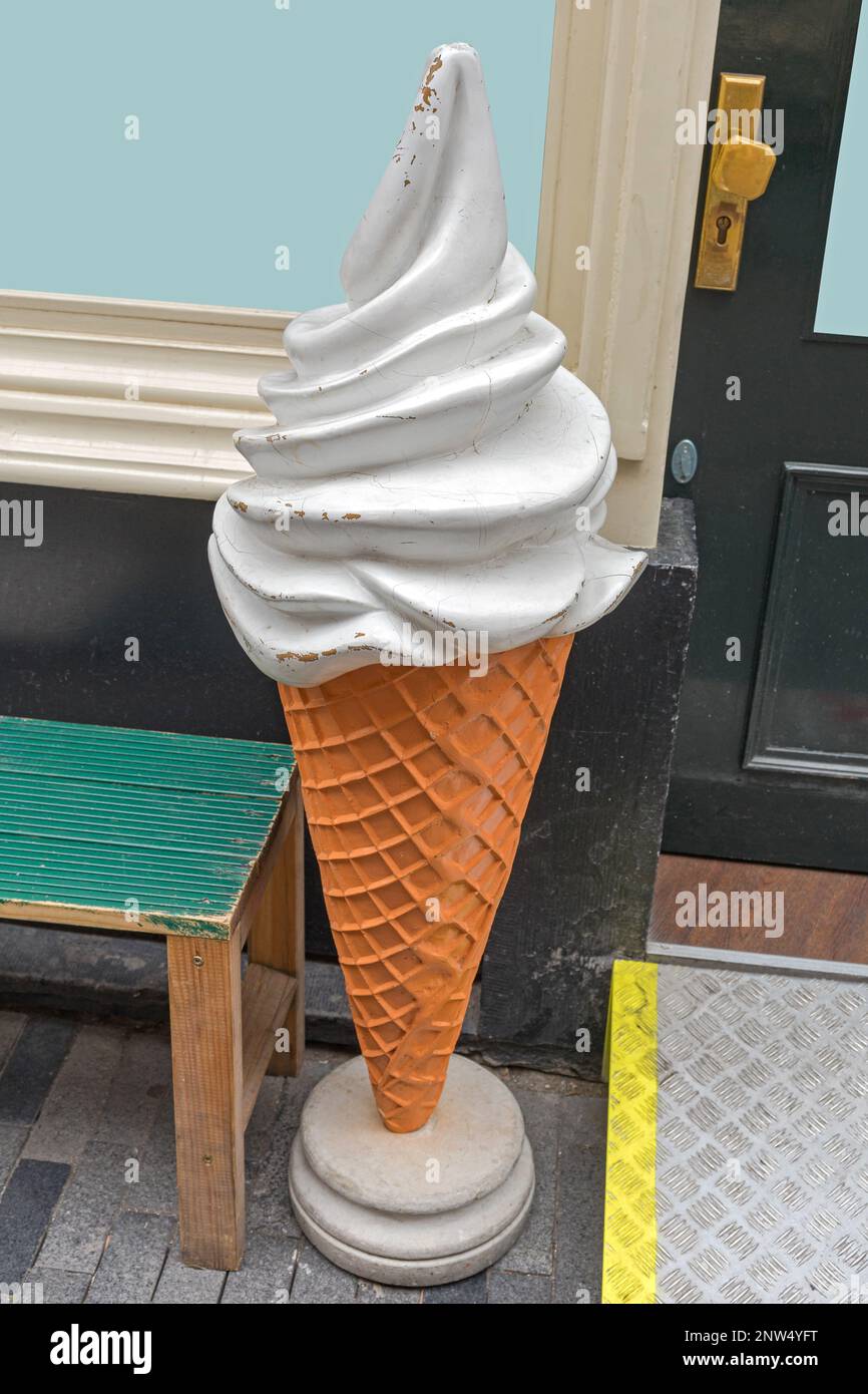 Large ice cream cone hi-res stock photography and images - Alamy