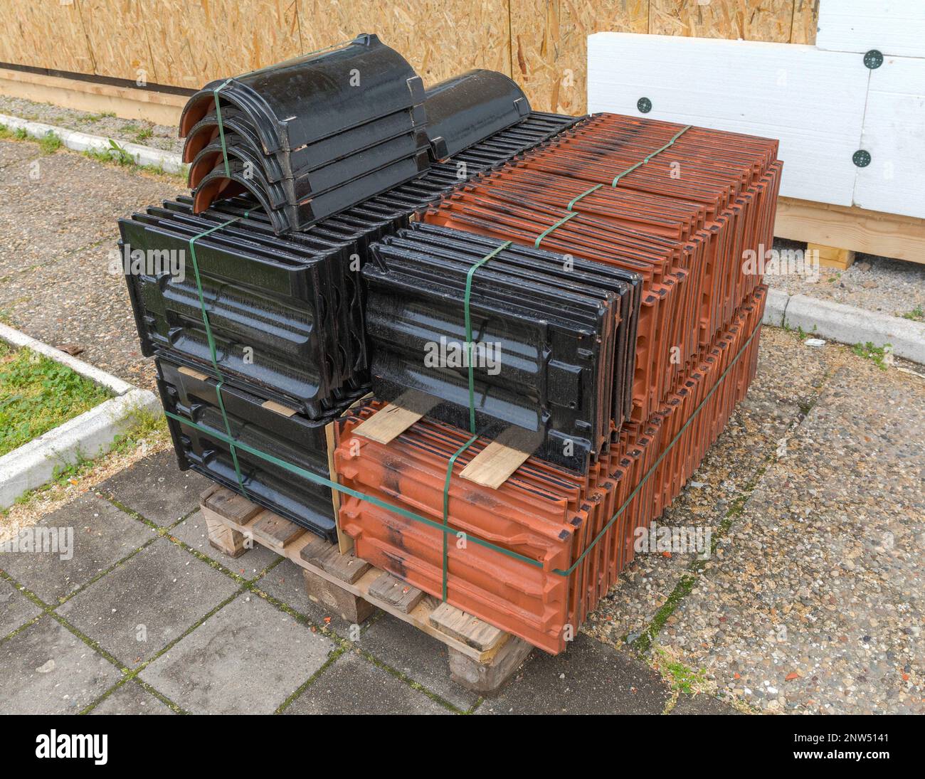 Pallet of Roof Tiles at House Construction Site Stock Photo - Alamy