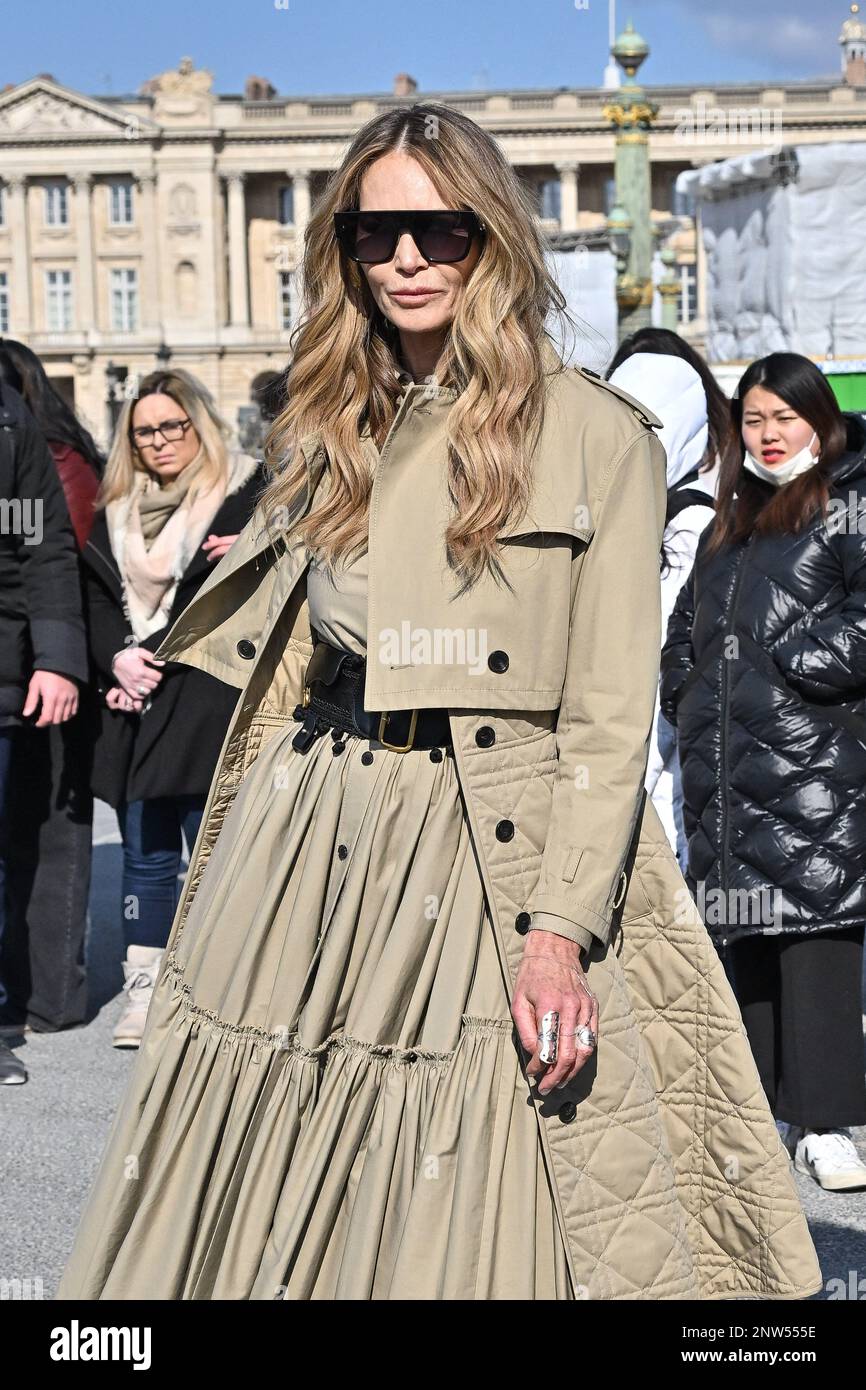 Elle Macpherson 2022 Street Style
