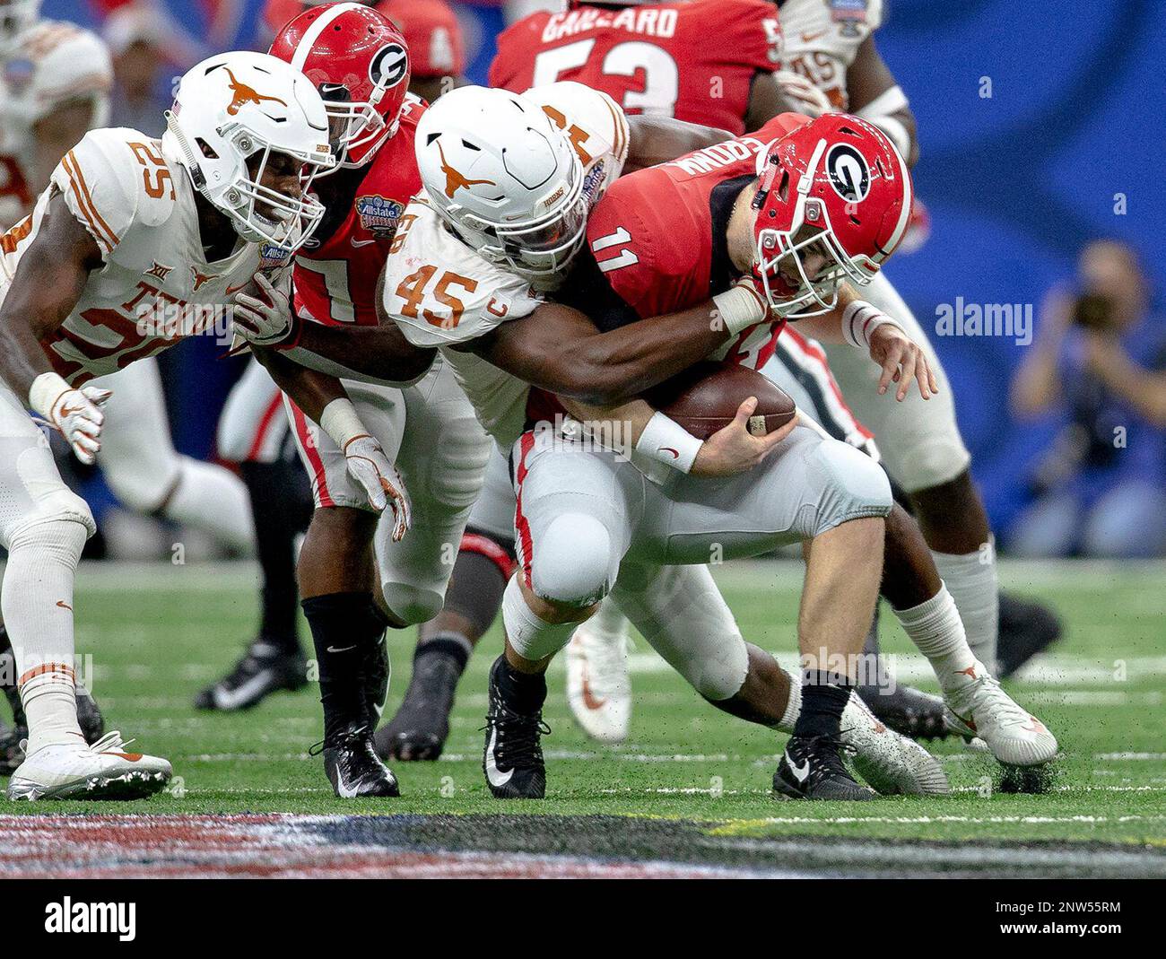 Texas linebacker Anthony Wheeler (45) sacks Georgia quarterback Jake ...