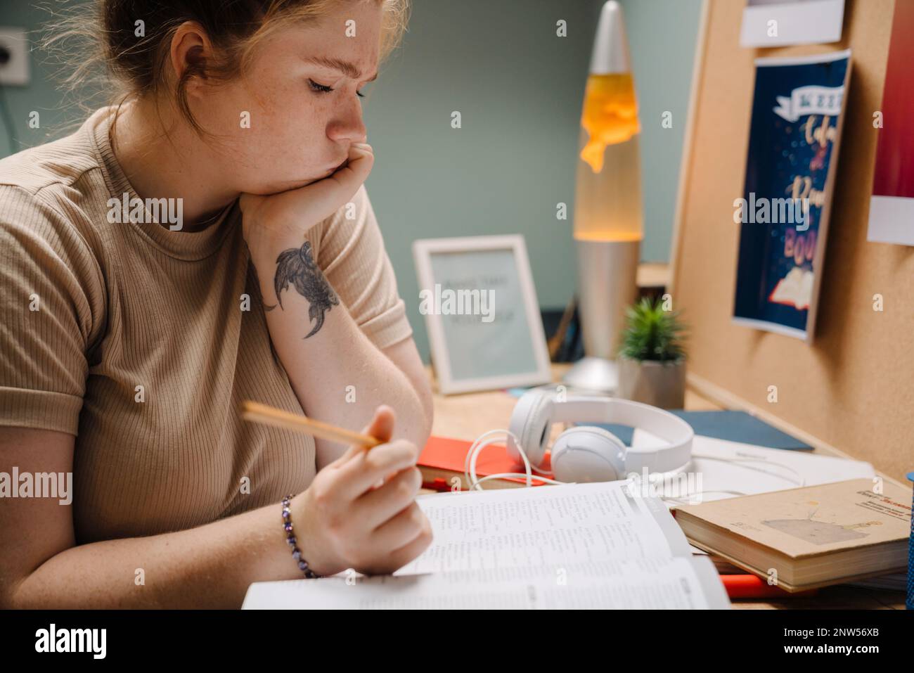 Propping the head hi-res stock photography and images - Alamy