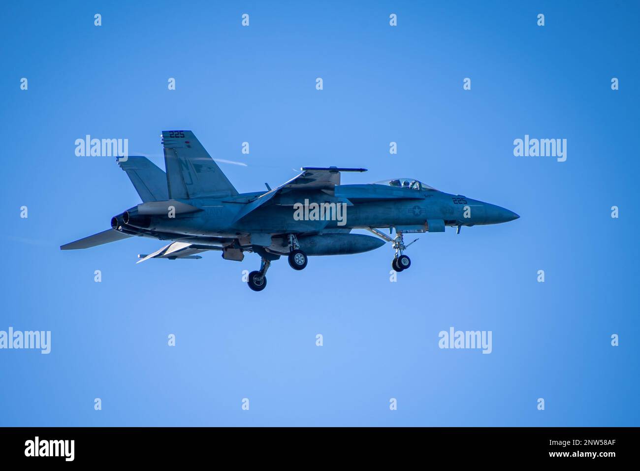 230201-N-EE352-1386 PACIFIC OCEAN (Feb. 1, 2023) An F/A-18E Super ...
