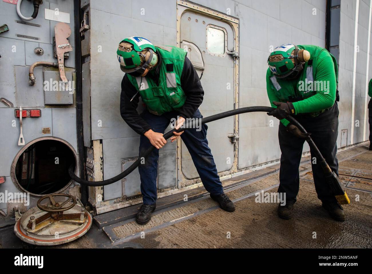 U s navy aviation mate 2nd hi-res stock photography and images - Alamy