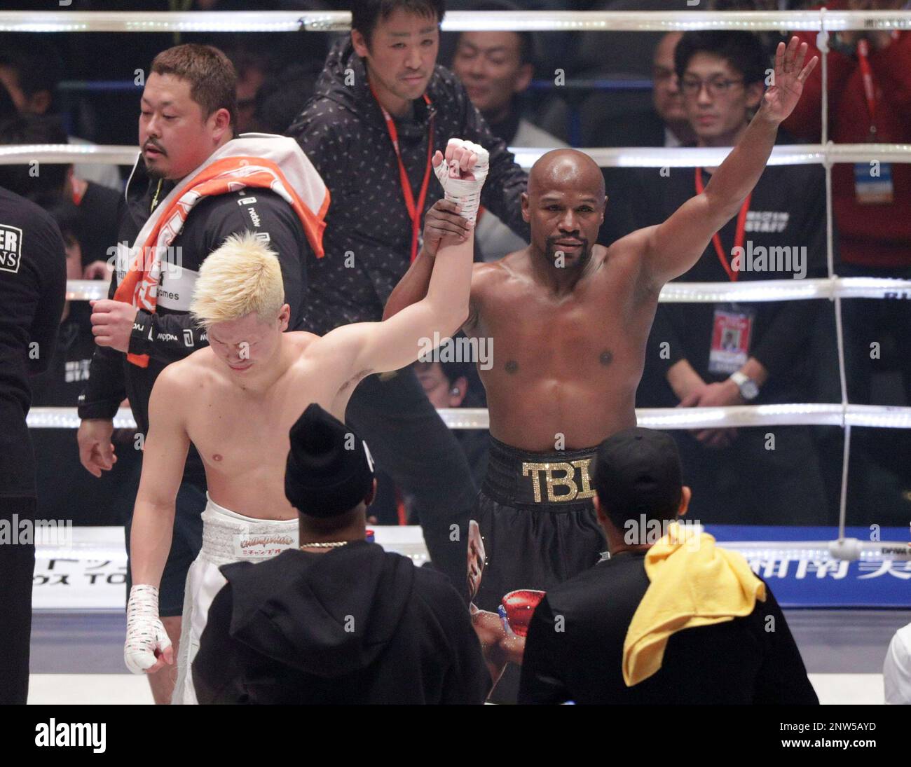 Former boxing champion Floyd Mayweather Jr. celebrates after beating ...