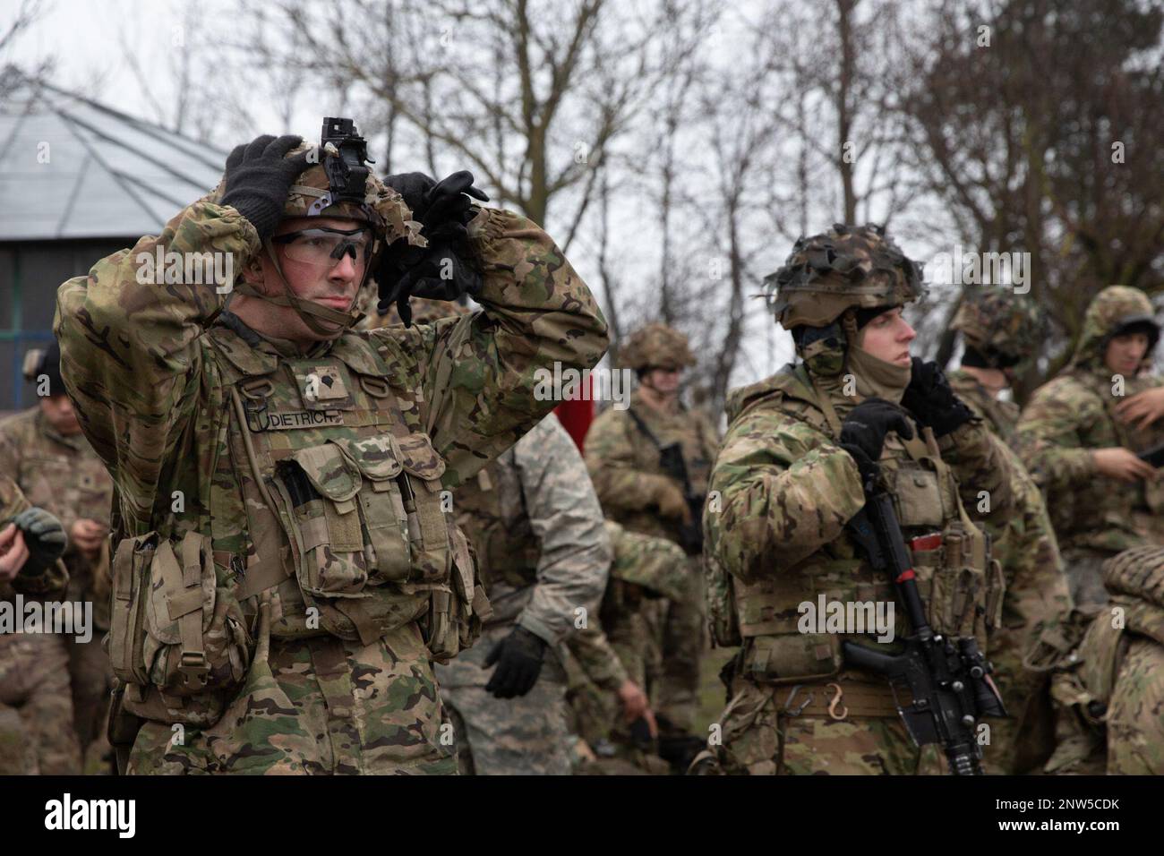 U.S. Army Soldiers assigned to the 1st Battalion, 502nd Infantry ...
