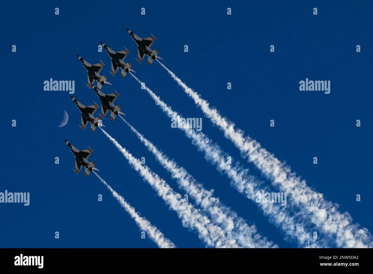 U.S. Air Force F-16 Fighting Falcons, assigned to the Thunderbirds, fly ...