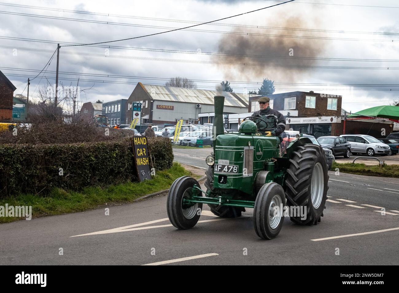 Uk vintage tractor country lane hi-res stock photography and images - Alamy